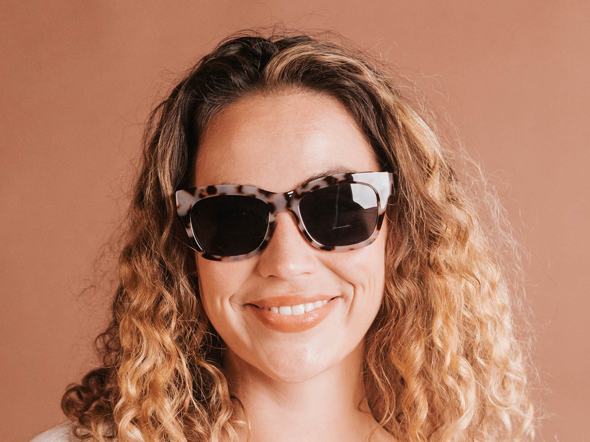 Reading Sunglasses 'Showtime' White Tortoiseshell - Goodlookers